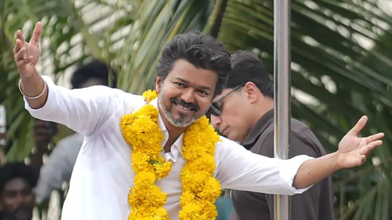 Tamil Nadu How Superstar Vijay Became a Political Star | सियासत के ...
