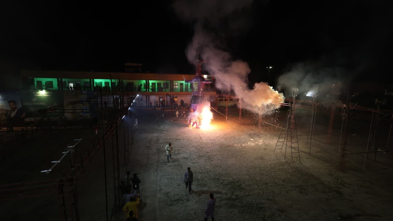 65 ft Ravan effigy burnt at Aishbagh Ramlila Maidan chants of Jai Shri ...