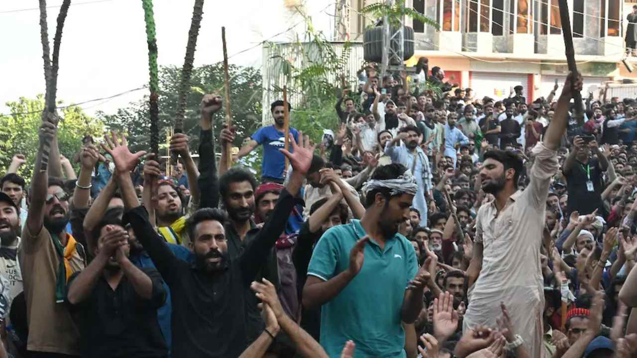 Pakistan Press Club Attack: Police Violence on Journalists During PoJK ...