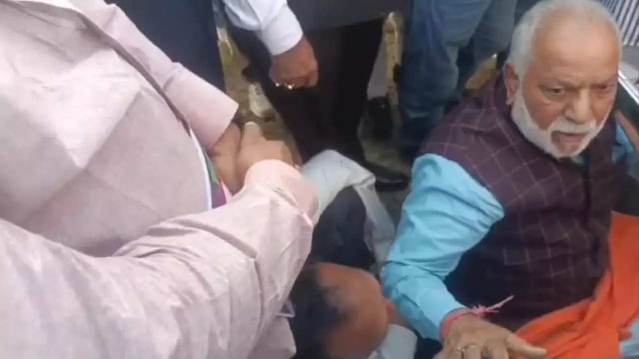 BJP Tension in Meerut: Former MLA Satveer Tyagi Protests, Says Expel Me ...