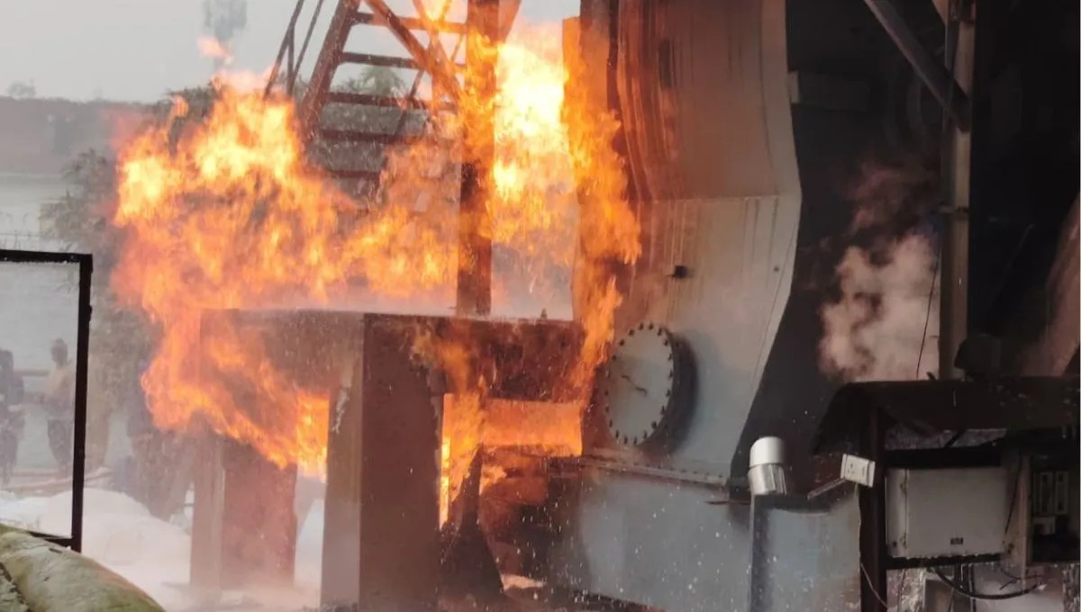 Massive Fire at Bran Oil Factory in Gorakhpurâ s Gida| Fire Brigade ...