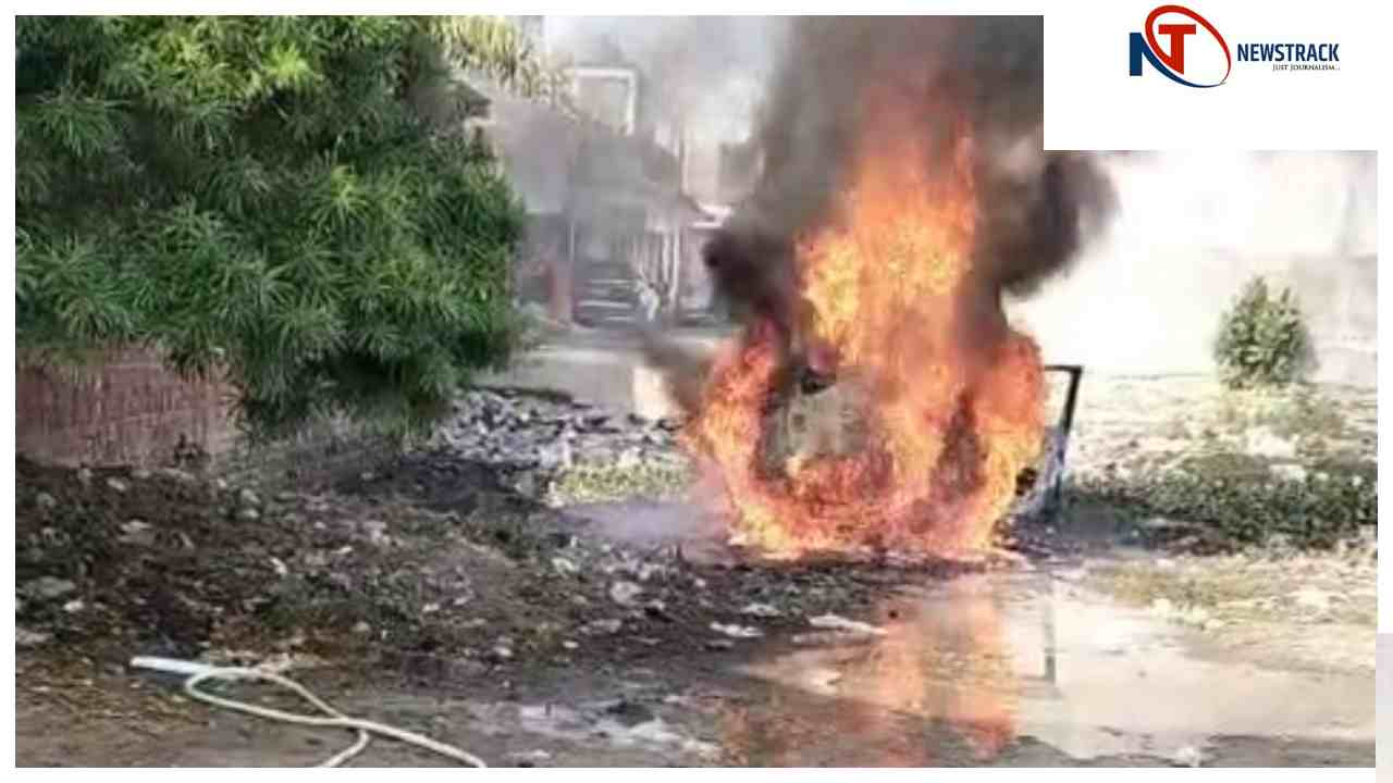 Hardoi Car Fire Incident: Maruti Ertiga Catches Fire Due to Google Maps ...