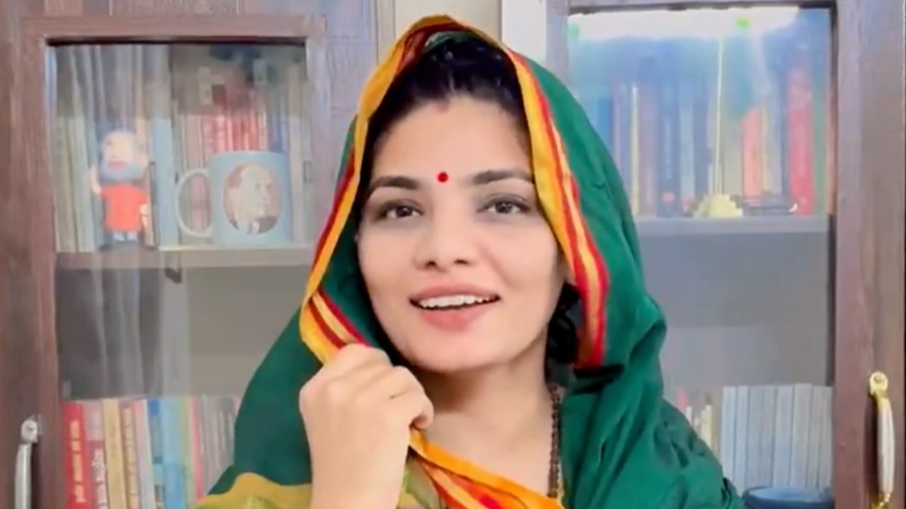 Neha Singh Rathore News| Neha Singh Rathore Arrest Case| Neha Singh ...