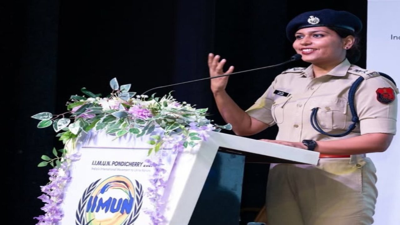 Puducherry SP Isha Singh| Who is IPS Isha Singh| IPS Isha Singh on TVK ...
