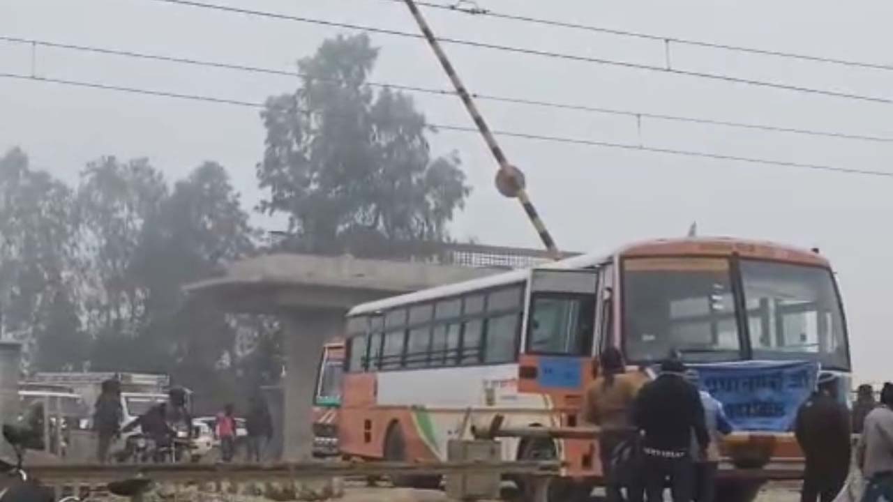 Bus stuck at railway crossing due to overbridge construction, mishap ...