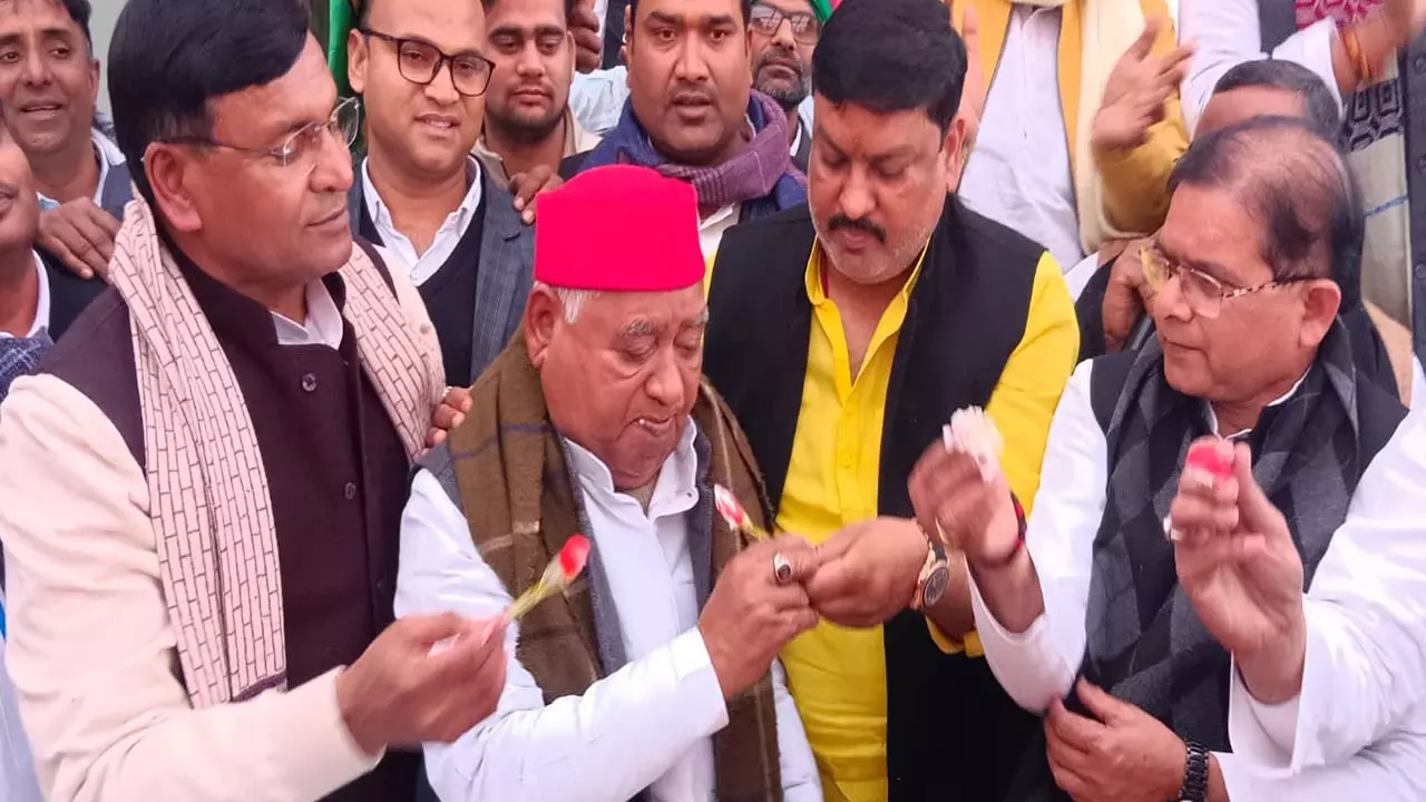 SP leaders celebrate Dimple Yadav birthday in Ayodhya, pledge 2027 ...