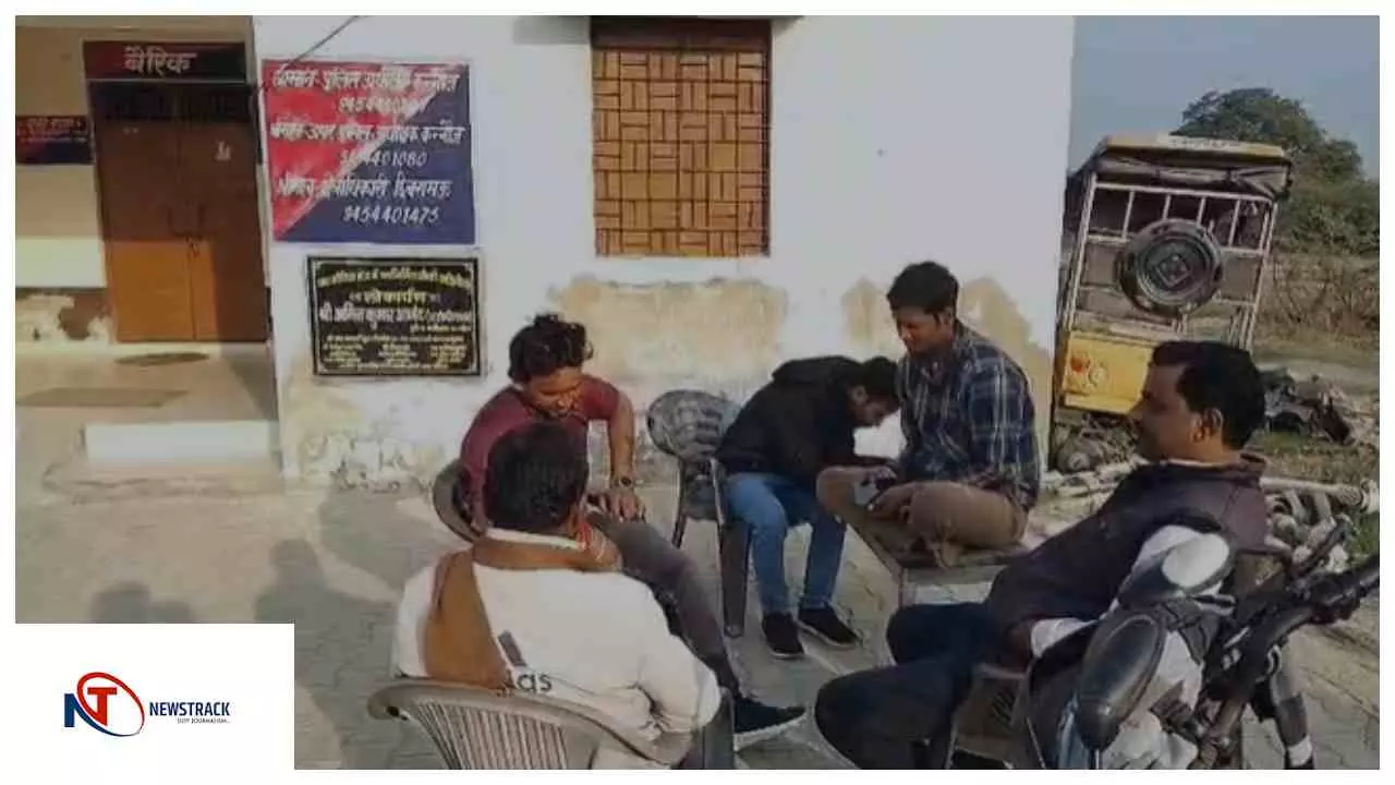 Kannauj News: Man Chases Electricity Workers with Sword After Power Cut ...