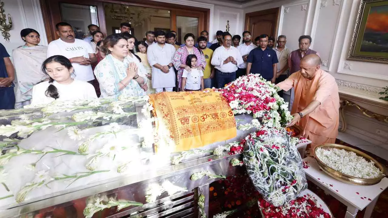 Prateek Yadav Mortal Remains Reach Home Live: Aparna Yadav Breaks Down ...