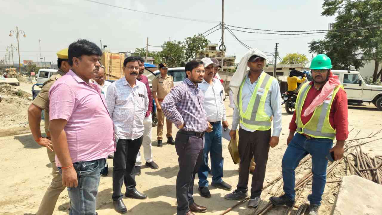 Chandauli News|Chandauli DM News| Chandramohan Garg|Pulia Nirman News ...