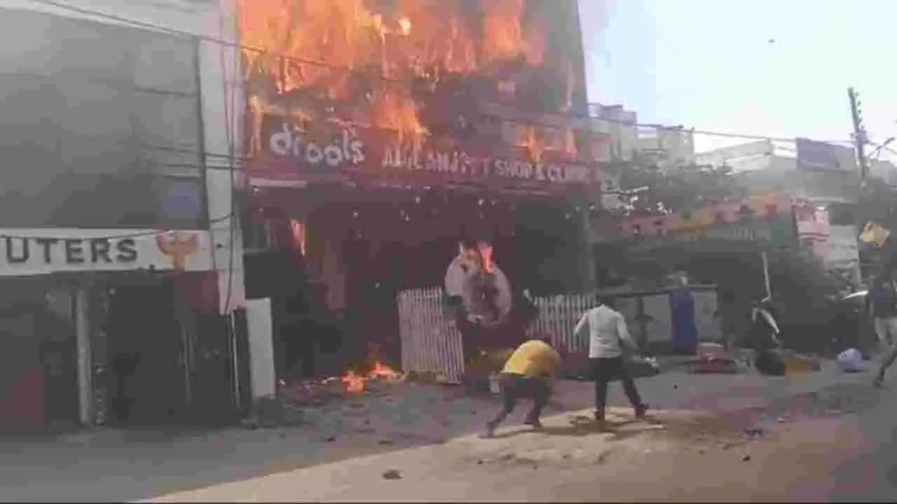 Lucknow Aliganj E Library Fire Incident Who is Responsible| Live Update ...