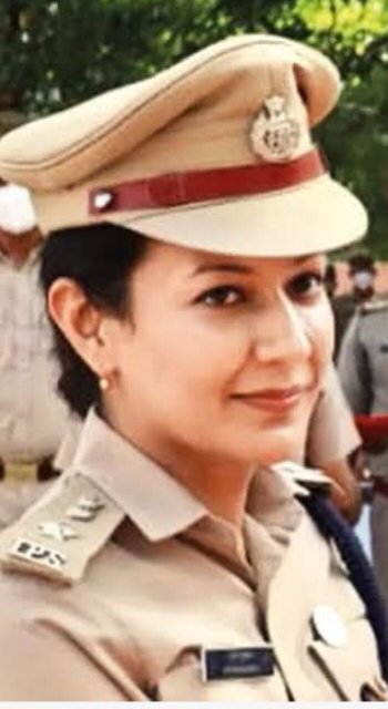 इस खूबसूरत IPS ने मुख्तार की बहू को डाल दिया जेल में, काँपते हैं अपराधी - Ips vrinda shukla ...