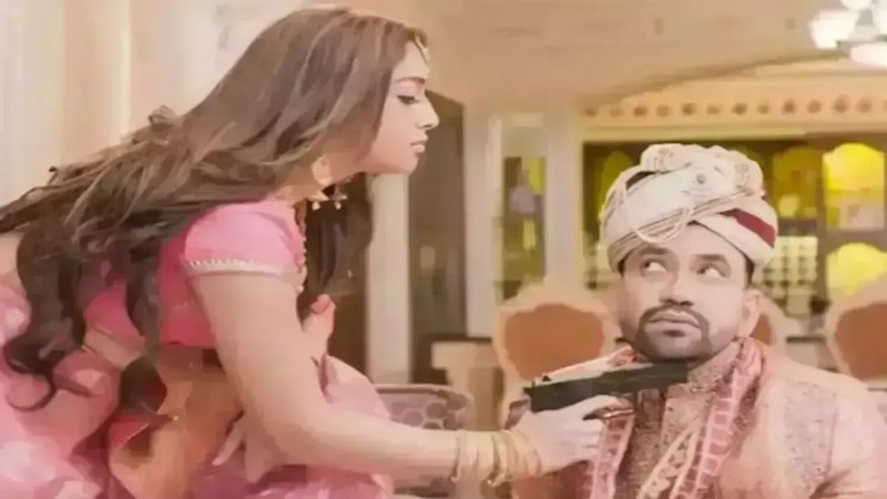 bhojpuri dinesh lal yadav nirahua and amrapali dubey picture goes viral from song love dahej ...
