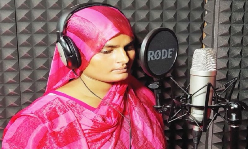 Farmani Naaz: Youtube सिंगर फरमानी नाज के शिव भक्ति गीत से नाराज हुए ...