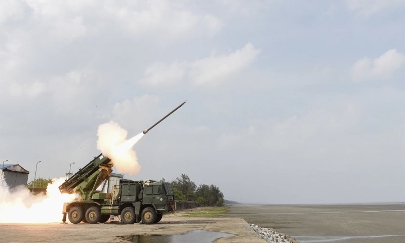 pinaka multi barrel rocket launcher system drdo arde hemrl pinaka er ...