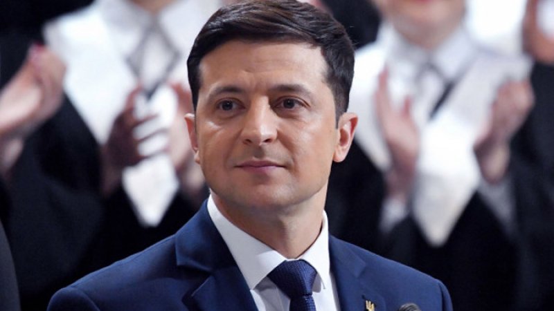 ukraine inaugurates comedian volodymyr zelensky as president : newstrack