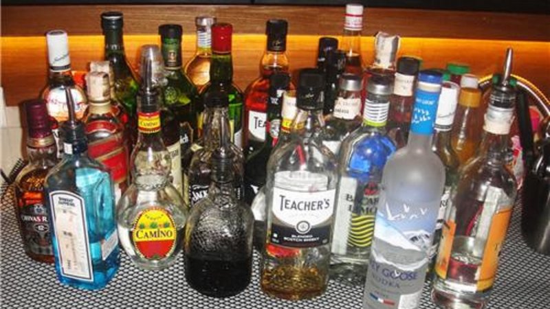 liquor wine whiskey beer shops in prayagraj me sharab ki dukan kaha hai ...