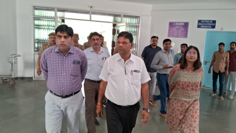 lucknow dm surya pal gangwar visited integral university and guru ...