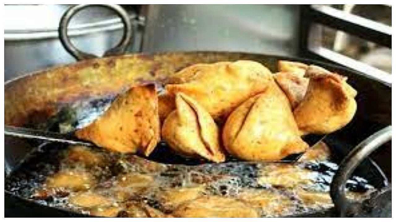 varanasi famous samosa shop in banaras mein best samosa ki dukan timing ...