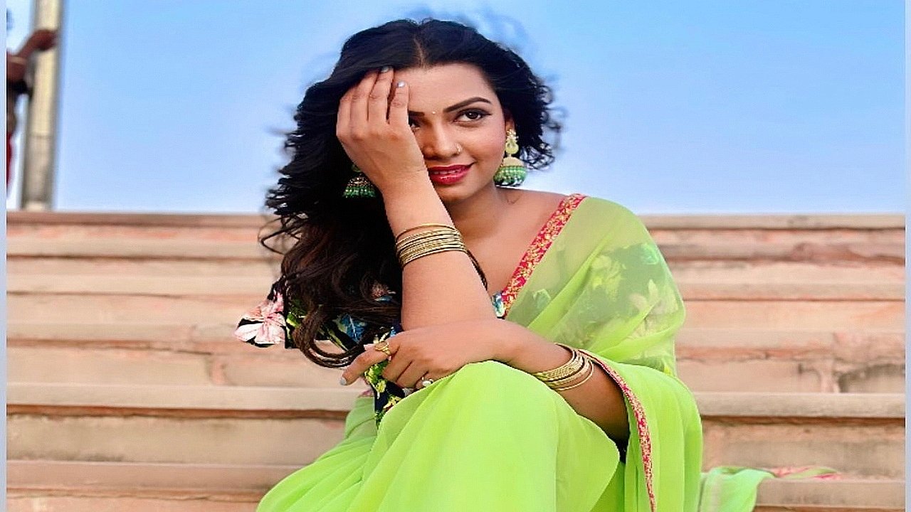 bhojpuri actress raksha gupta looks stunning in light green saree see ...